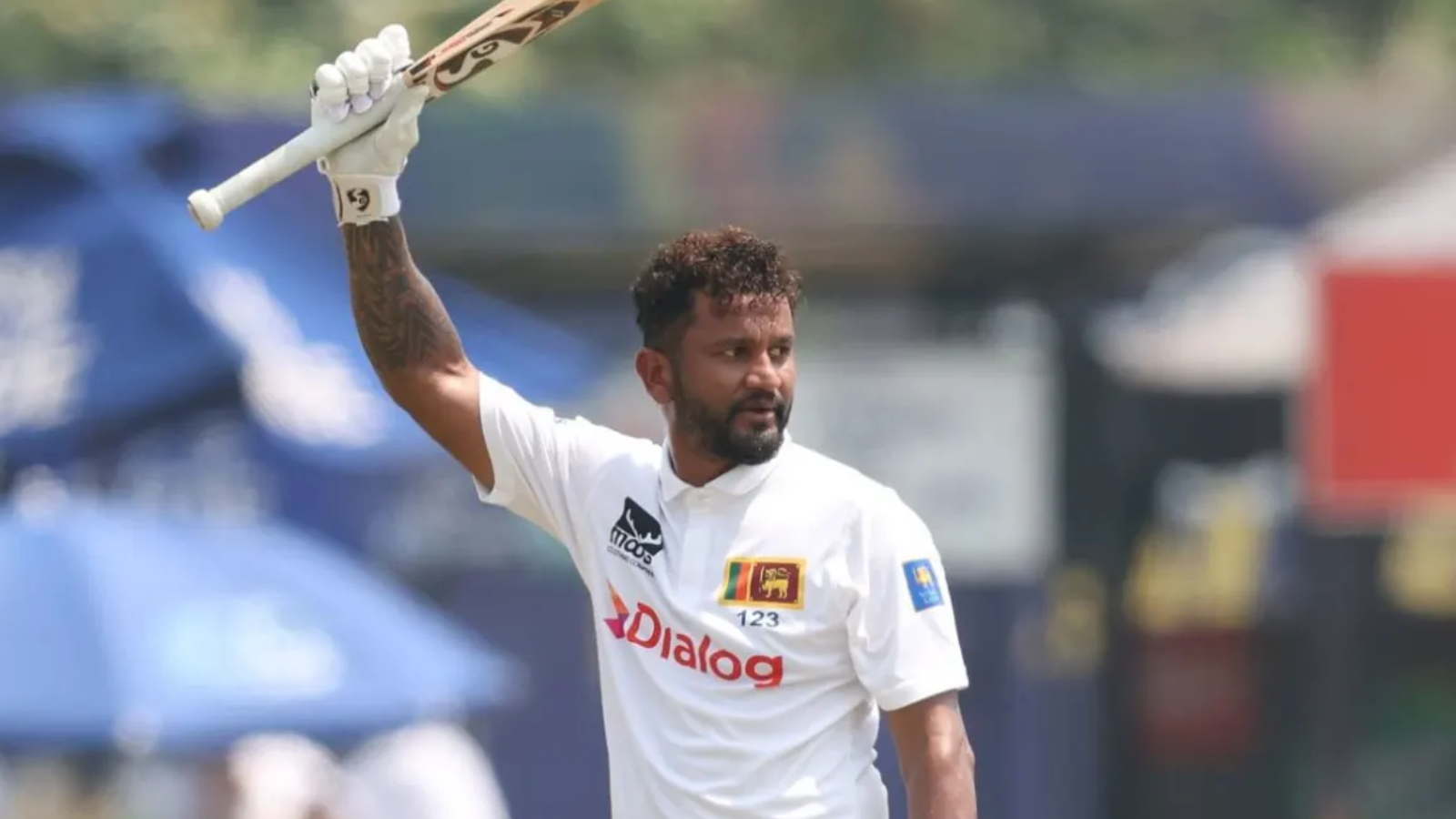 WATCH: Australian Players Applaud Dimuth Karunaratne as He Walks off After Playing His Final ...